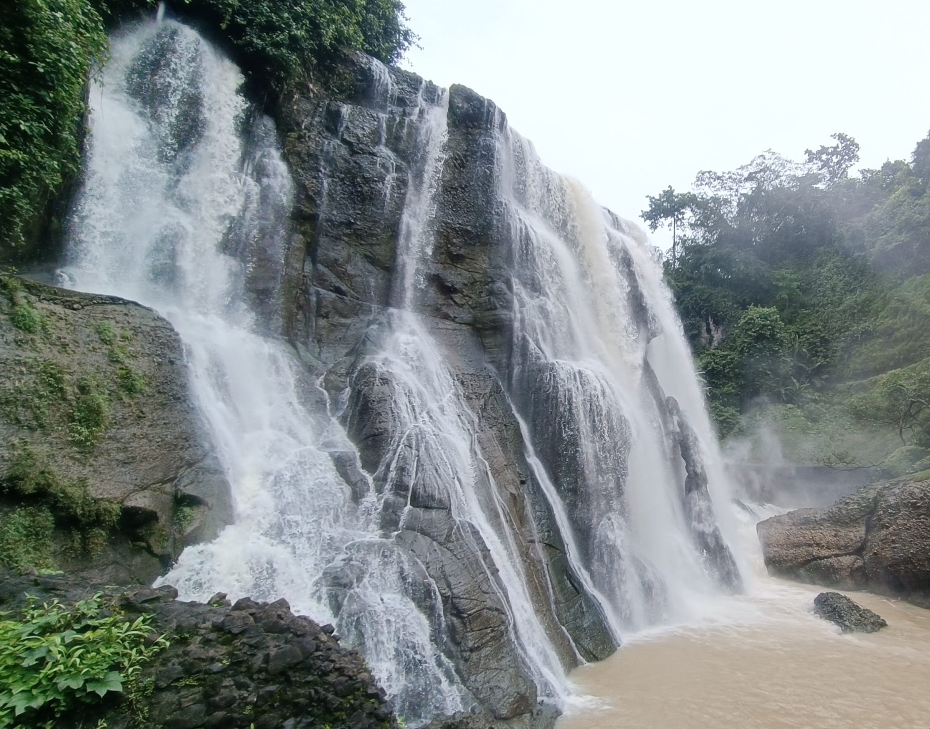 Objek Wisata Alam Curug Caweni Yang Menyimpan Mitos Misteri - INTRA62.COM
