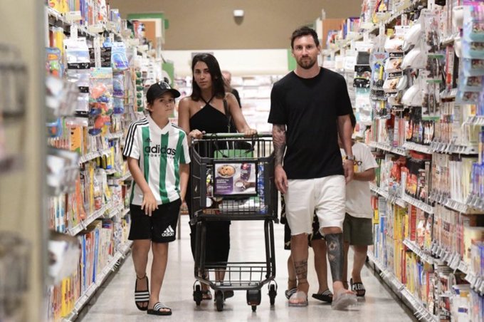 Resmi! Inter Miami Kedatangan Sang Bintang Lionel Messi - INTRA62.COM